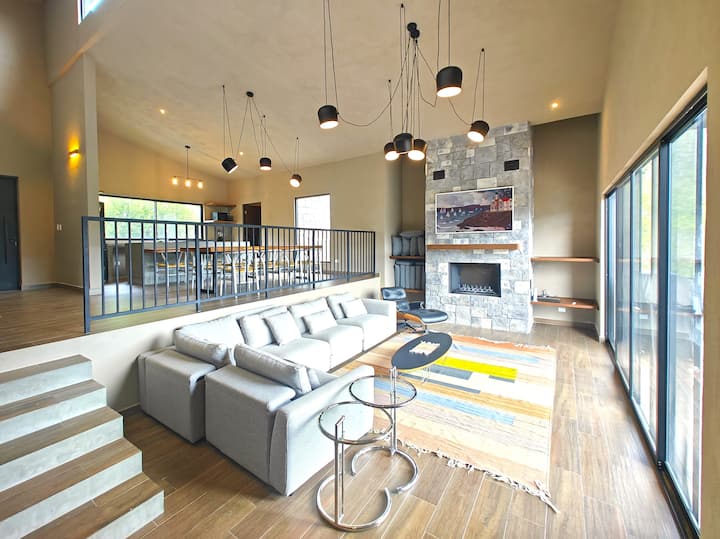 Glamorous 3-br Cabin W/barbeque Grill + Deck +View - Nuevo León