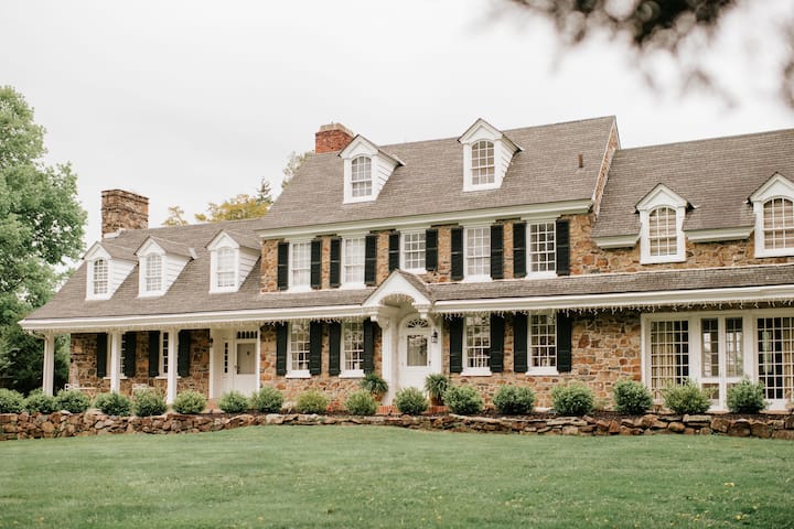 The Cozy King | Colonial Room 5 - Lambertville, NJ