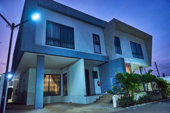 Urban Luxe Retreat- East Legon+free Airport Pickup - Accra
