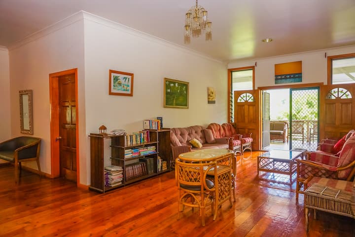 Ensuite 2nd Floor Pool & Breakfast | Near Hospital - Apia