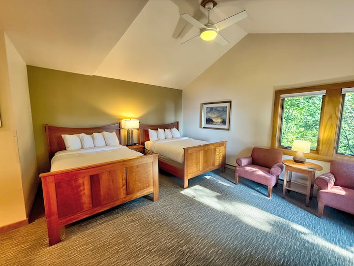 Lakefront Upper Guest Room - Lutsen, MN