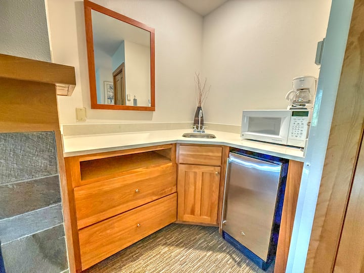 Lakefront Upper Guestroom - Lutsen, MN