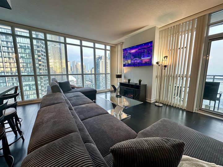 Dreamspace 3-bedroom W/1 Parking - Toronto, ON