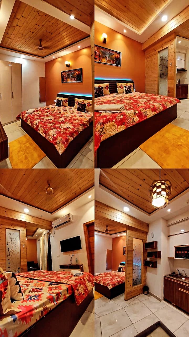 Vrinda Homes | Perfect For Solo & Couples - 노이다