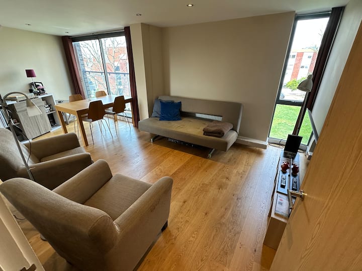 1 Bedroom Flat - 얼 코트