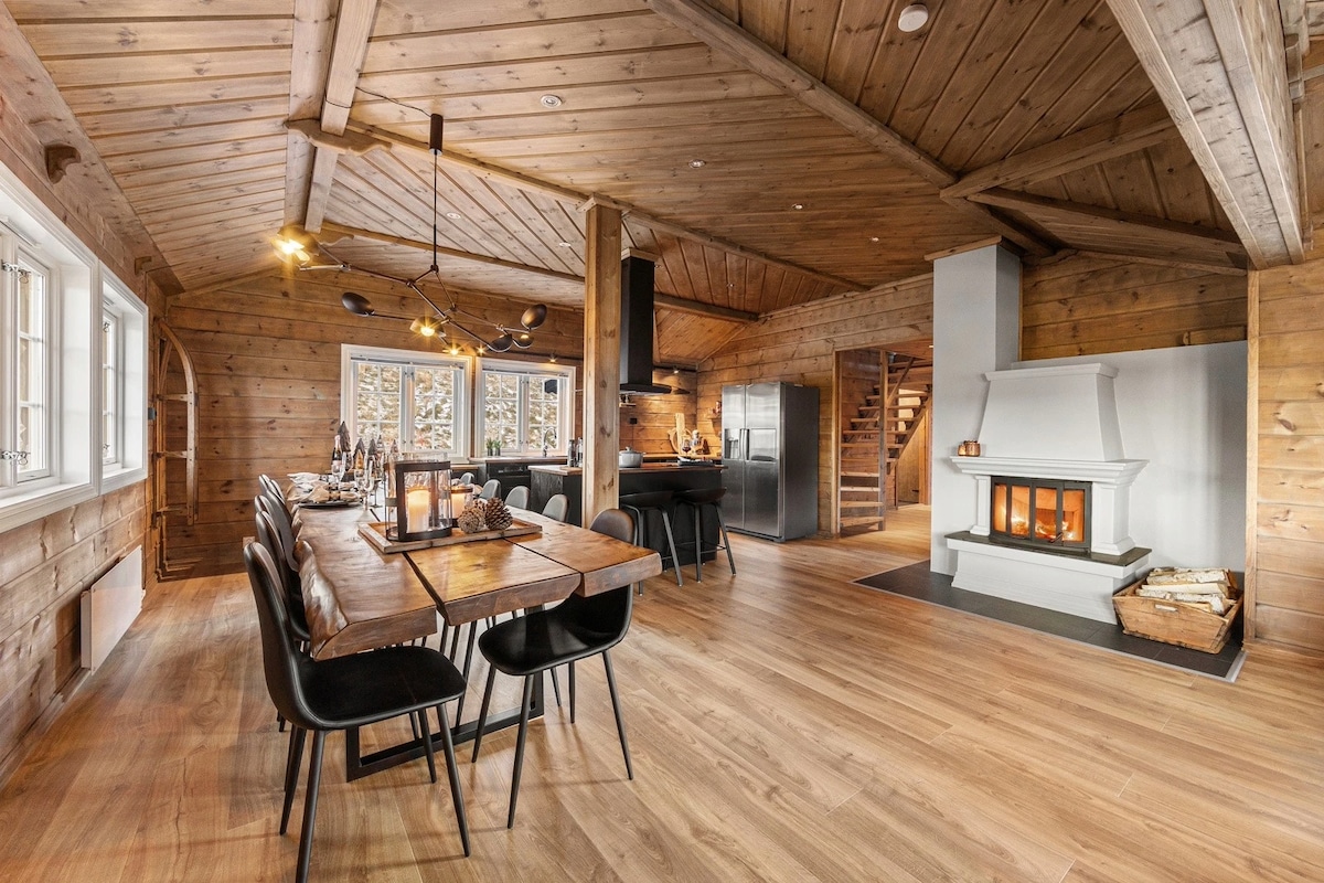 Spacious ski in/ski out cottage with 17 beds! - Cabins for Rent in ...