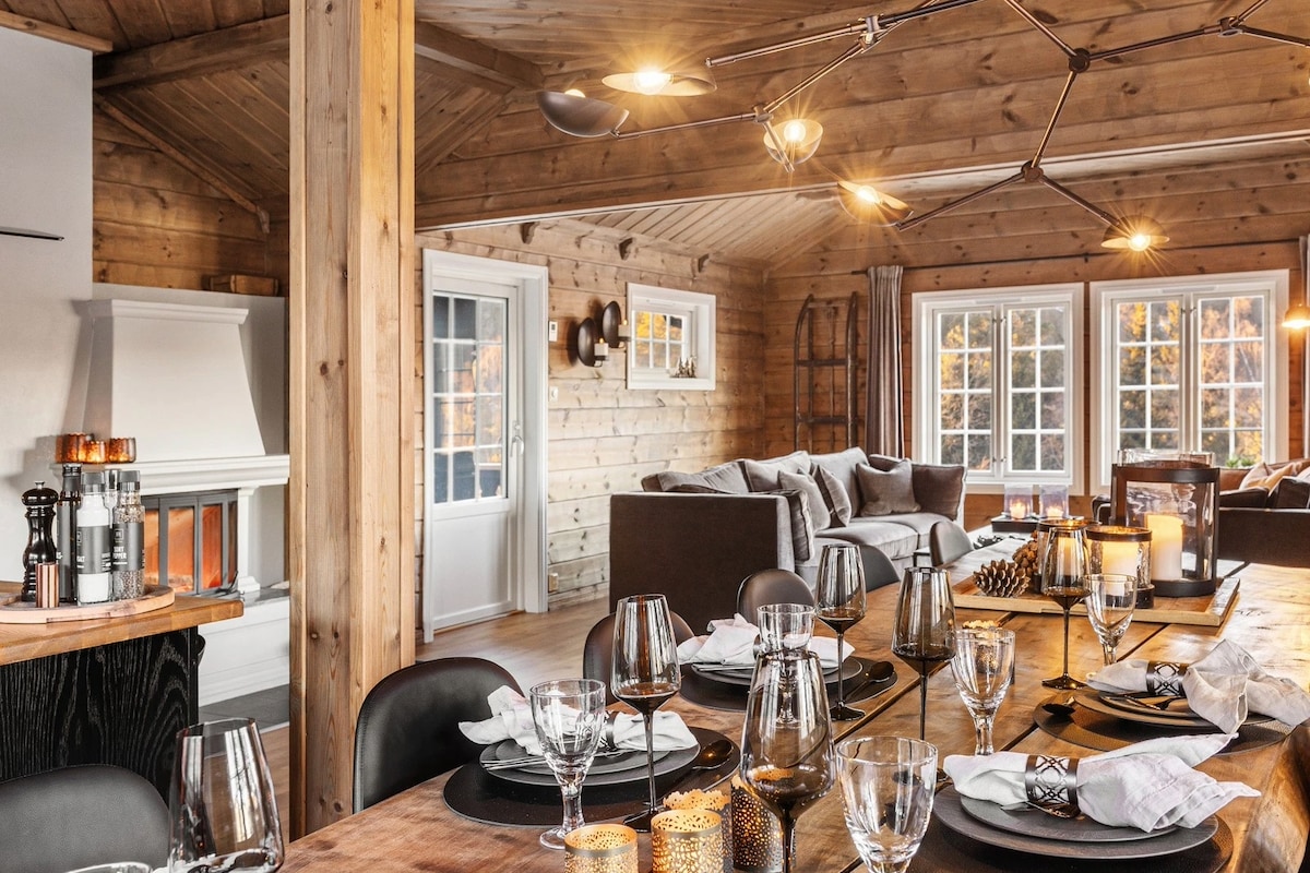 Spacious ski in/ski out cottage with 17 beds! - Cabins for Rent in ...