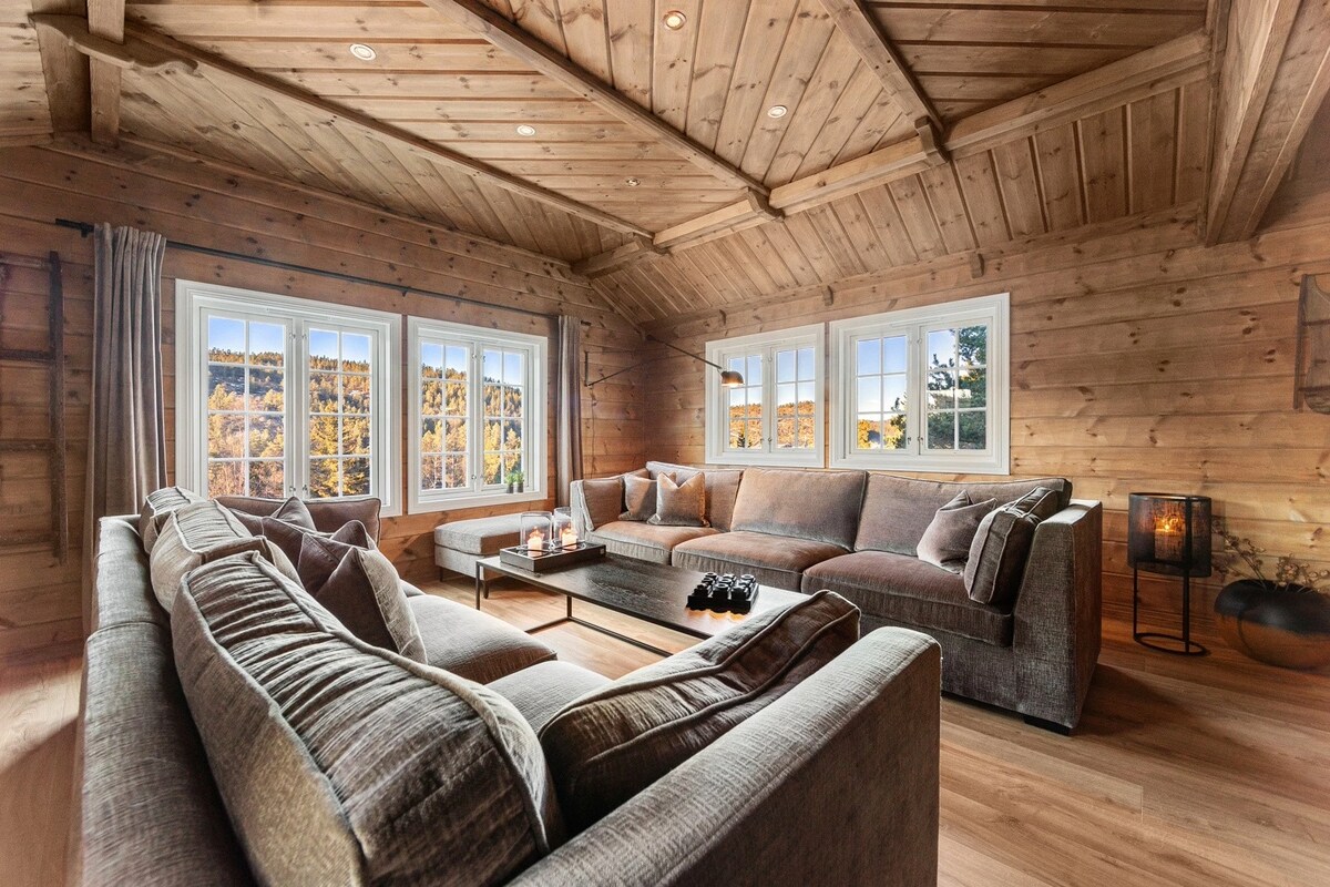 Spacious ski in/ski out cottage with 17 beds! - Cabins for Rent in ...