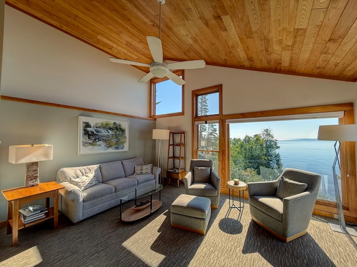 Lakefront Upper 1 Bedroom Condo W/loft - Lutsen, MN