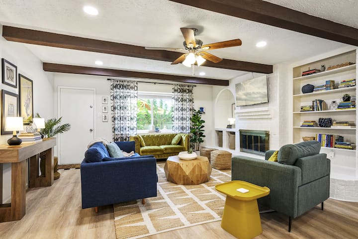 Stylish Upscale Casa Near Iah & Downtown Humble! - Humble, TX