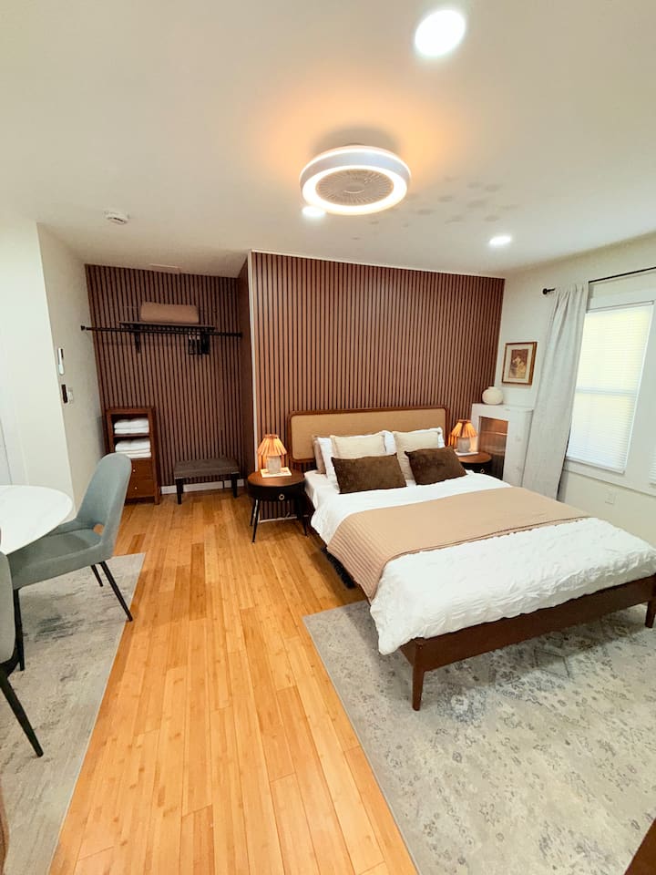 Hofstra Cozy Studio - Reaza Stays - Westbury, NY