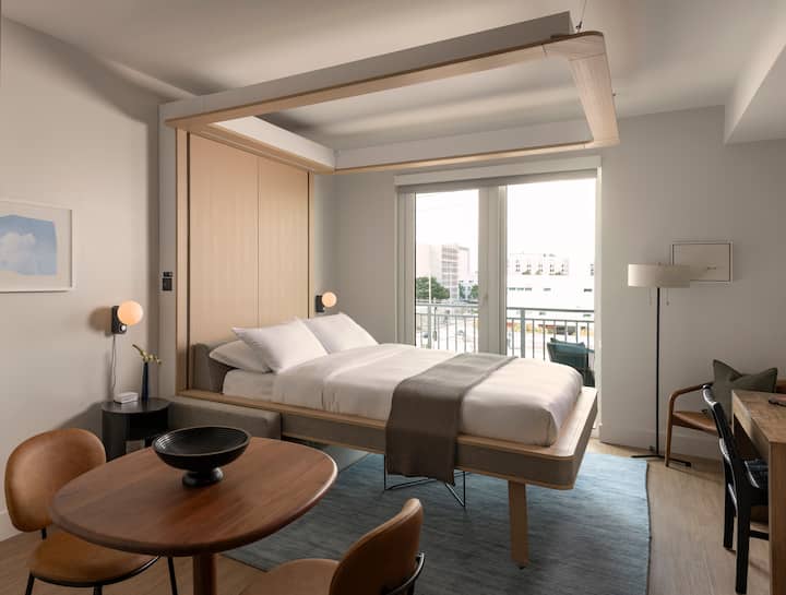 Mint House Tampa Downtown | Studio Suite, Balcony - Tampa, FL