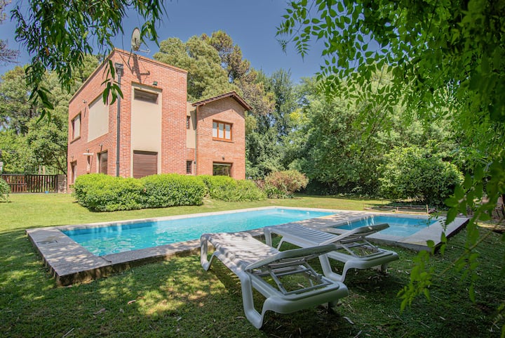 Amplia Casa Boutique En Un Bosque Cerca Del Mar - Mar del Plata