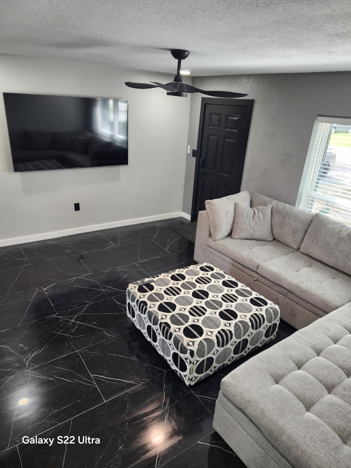 Azalea Sleek But Homey Escape - New Port Richey, FL