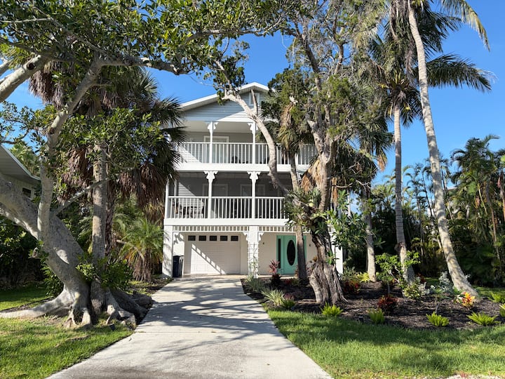 Coconut Hideaway - A Breezy Island Escape - Anna Maria, FL