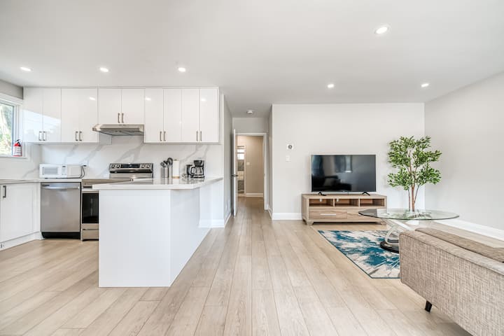 Spacious 5br Home • Central Richmond Hill •Parking - Vaughan