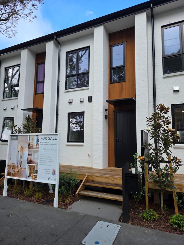 New Mount Albert Town House - Auckland