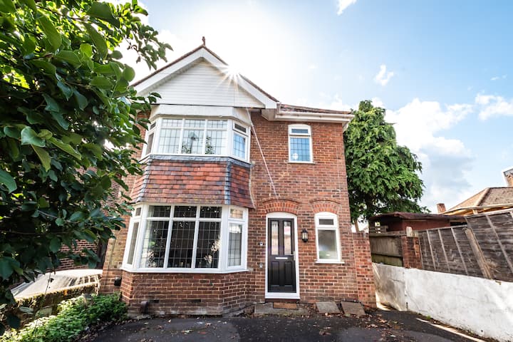 Kgv Stays - Serenity House, 3 Bed With Parking - Southampton