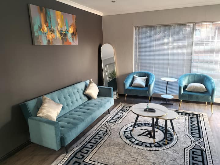 Gracious Beauty 2 Bedrooms For 5-6 - Bloemfontein