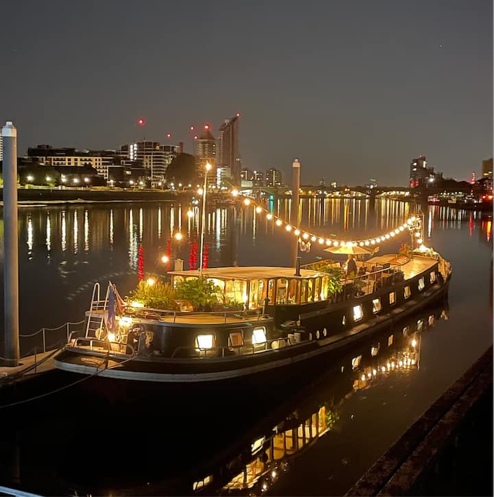 Flicka London - Spacious Barge On The Thames - London, UK