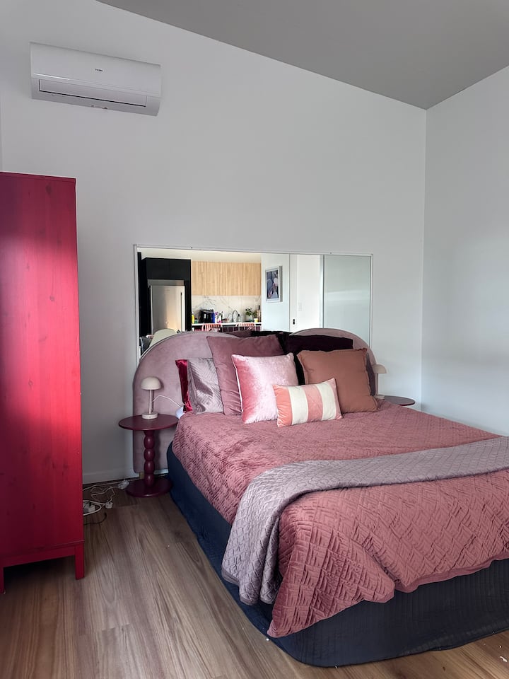 Aurora Studio Guesthouse & Courtyard - Brisbane