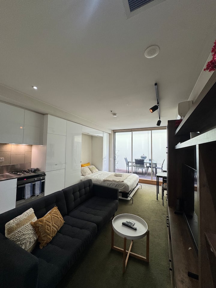 St Kilda Central | 5 Mins To Beach | Luna Park - St Kilda