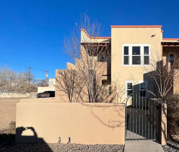 Downtown Oasis W/ Patio, 2 Living Rooms & Garage - Albuquerque, NM