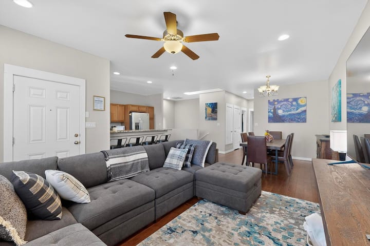 Quiet Home - Biopark | 2-car Garage | Long Stays - Albuquerque, NM