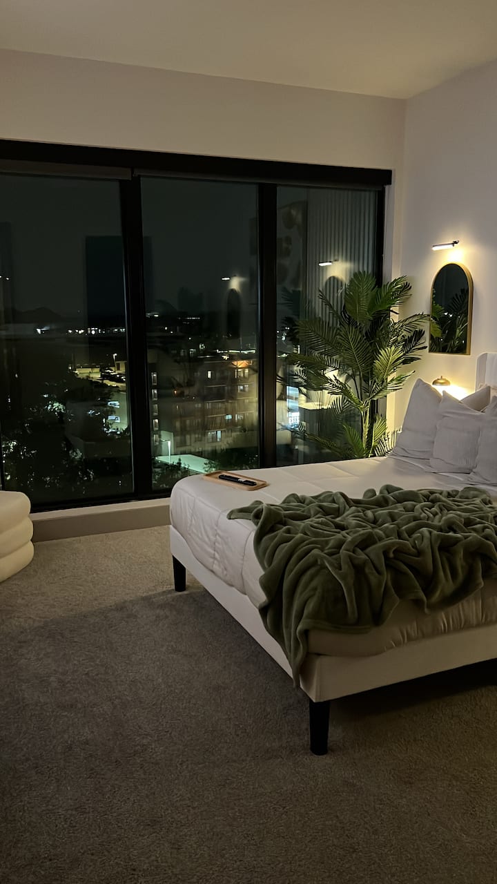 Midtown Sky-view 1 Br | Walk To Dine & Nightlife - Atlanta, GA