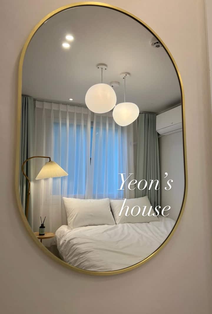 1월특가 2월특가/40%세일/홍대입구역도보 6분/방3개/침대 4개/최대8인/가족여행 - Seoul