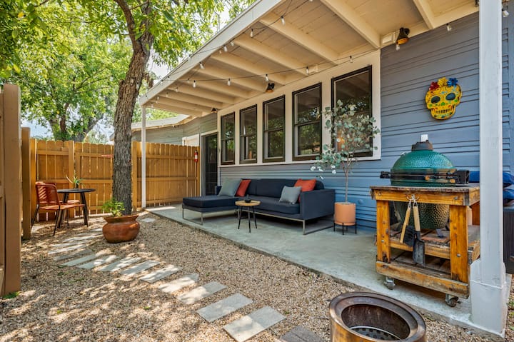 Boutique | Private Yard | Walk To Ut, 5 Min Dt - Austin, TX
