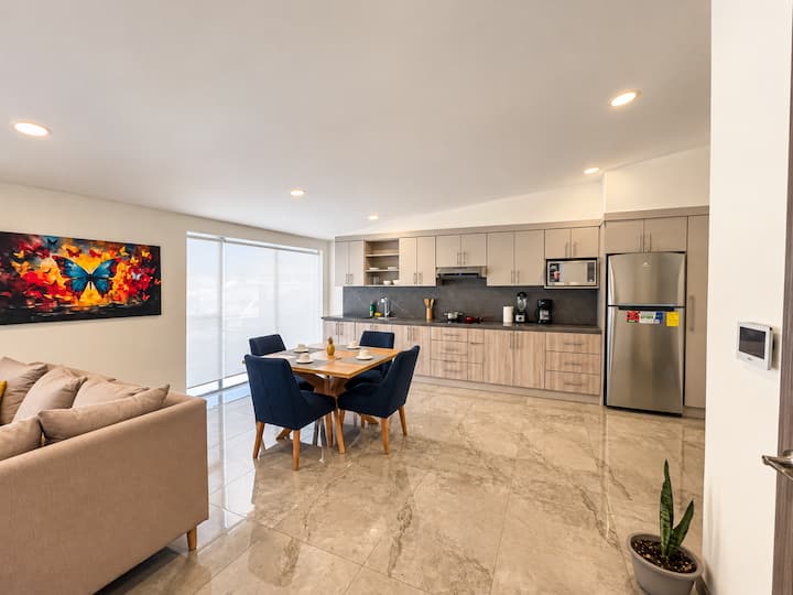 Luxurious Suite Close To Everything, City Views - Cuenca, Ecuador