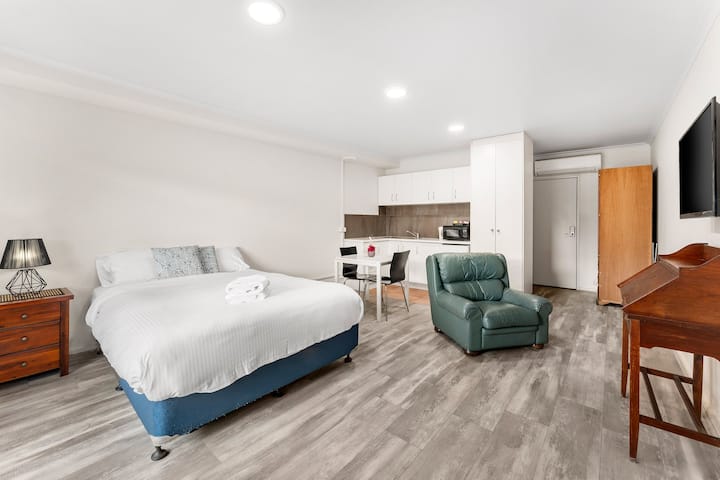 Private Studio Free Parking – Walk To Shops & Café - Mitcham