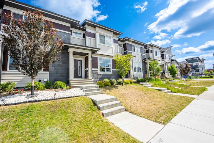 Home Away From Home - Retreat. - Calgary