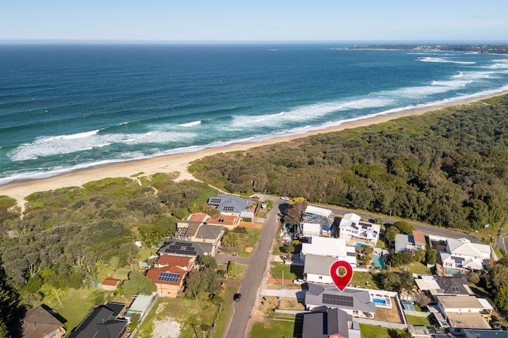 Budgewoi Beach House | 100m To Beach | Pool - Toukley