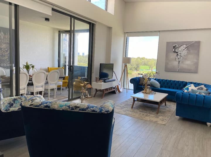 Spacious Riverside Apartment Near Ferry & Shops - Parramatta