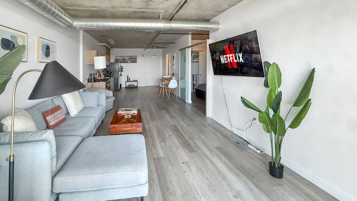 Lux Hollywood Getaway | Elegant 2br With Premium - Hollywood, CA