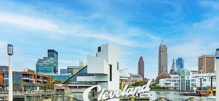 Downtown City Living ! - Cleveland, OH