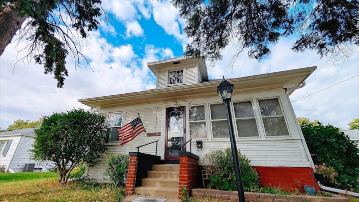 Lula & Bill Legacy Inn-cozy Vintage Charm In Iowa - Five Island Lake, IA