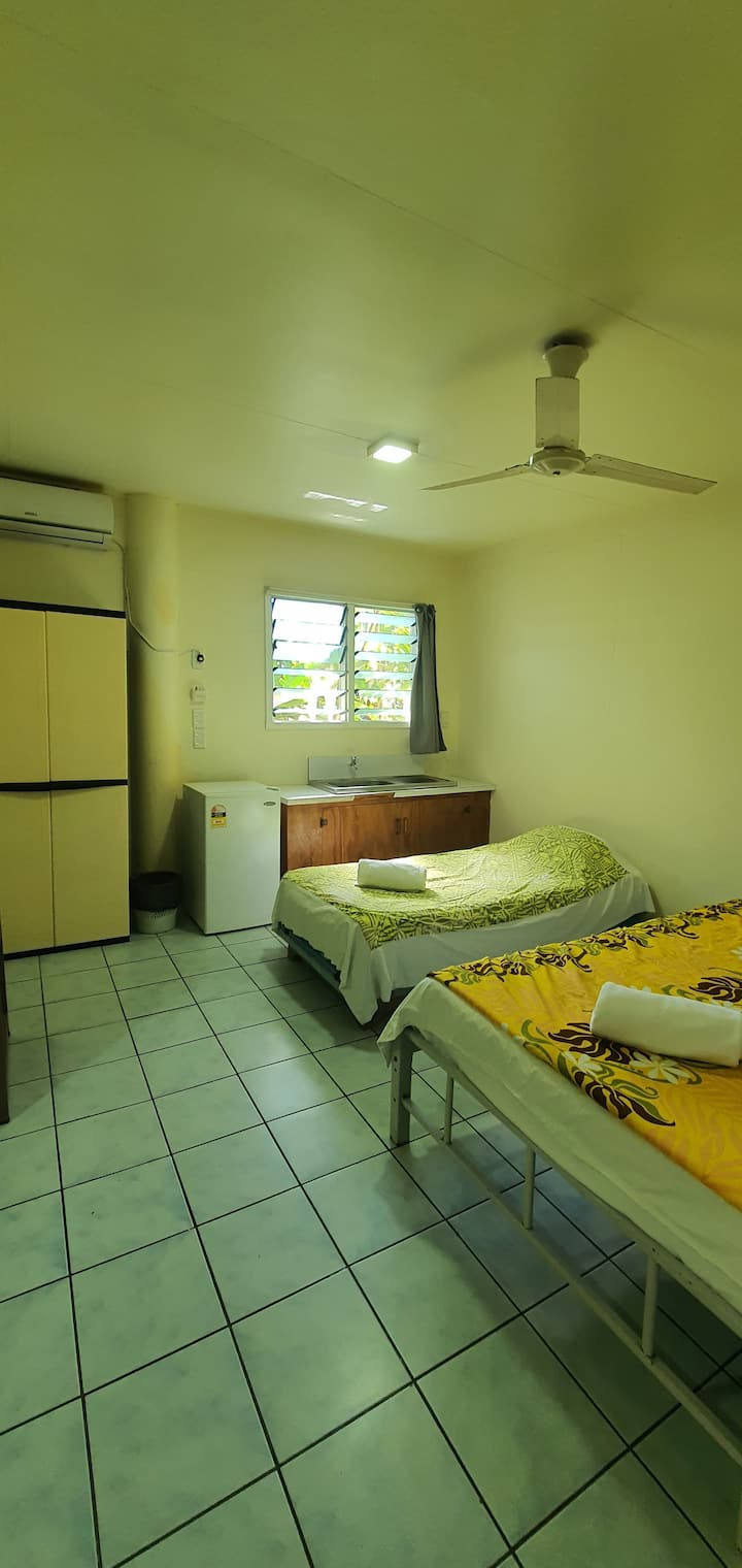 Family Room W/ 3 Beds + Air-con & Ensuite - Apia