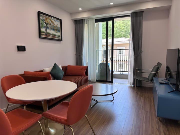 Căn Hộ 1 Phòng Ngủ, View Nội Khu Gần Biển - Phú Quốc