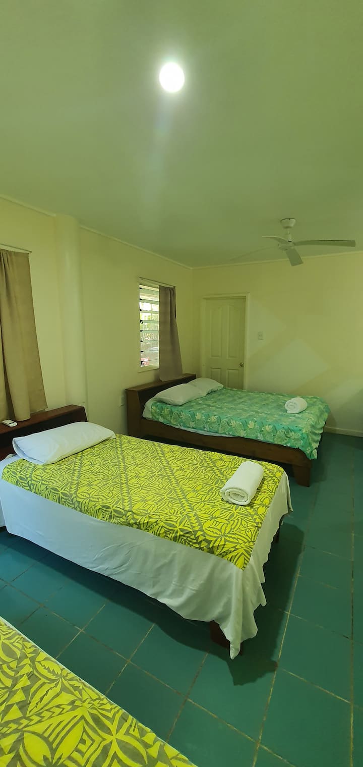Family Room W/ 3 Beds + Air-con & Ensuite - Samoa