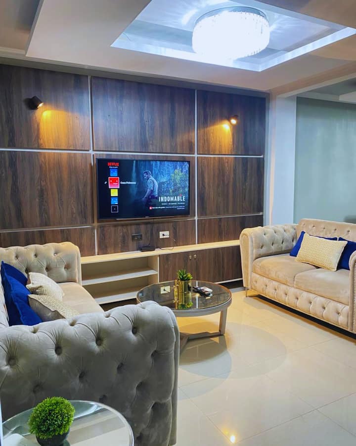 Casa Lux/urbanización Privada/piscina/garaje - Machala