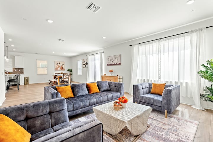 Near Ucr/spacious 5br/3ba/7 Beds/3tvs/spacious - Loma Linda, CA