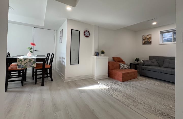 Bright & Newly Renovated Suite | Private Entrance - Vaughan