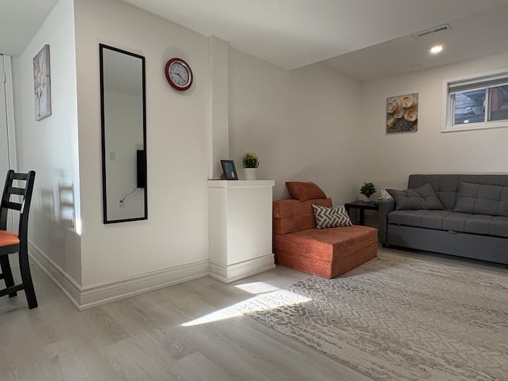Bright & Newly Renovated Suite | Private Entrance - Vaughan