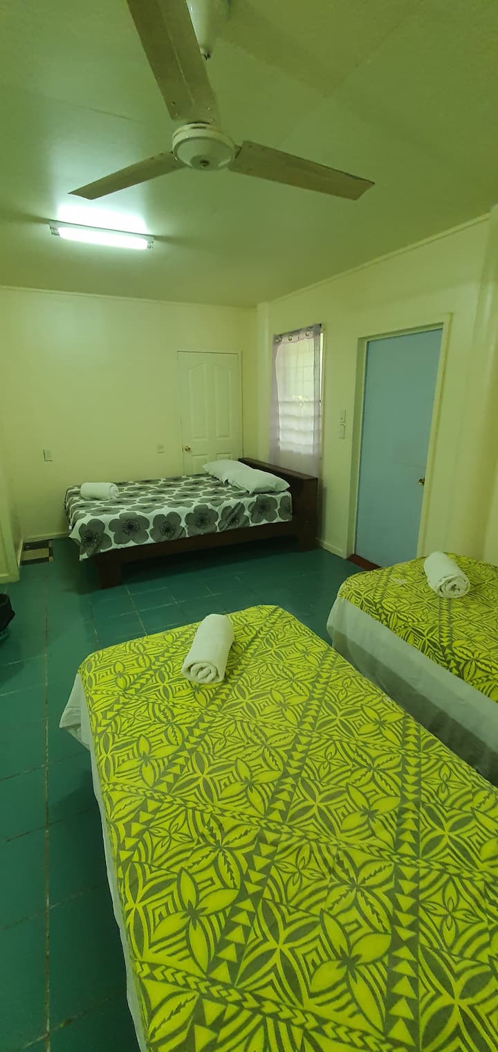 Family Room W/ 3 Beds + Air-con & Ensuite - 사모아