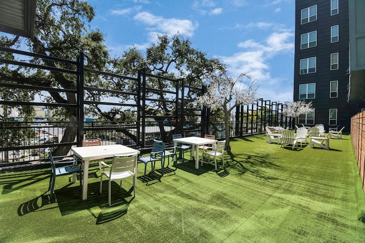 Moon Room Studio| Heights On Washington Ave. - Northside - Houston