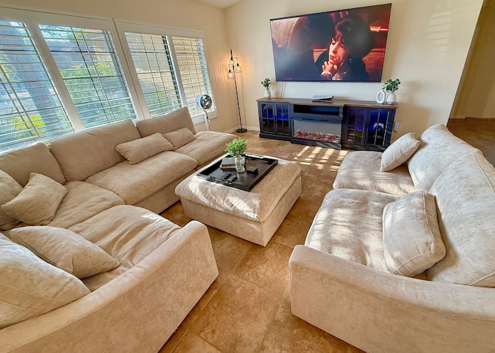 Cozy 3br Home W/ Pool Table & Outdoor Lounge - Lancaster, CA