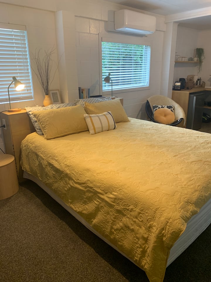 Fresh & Bright Studio In Handy Tauranga Spot. - Tauranga